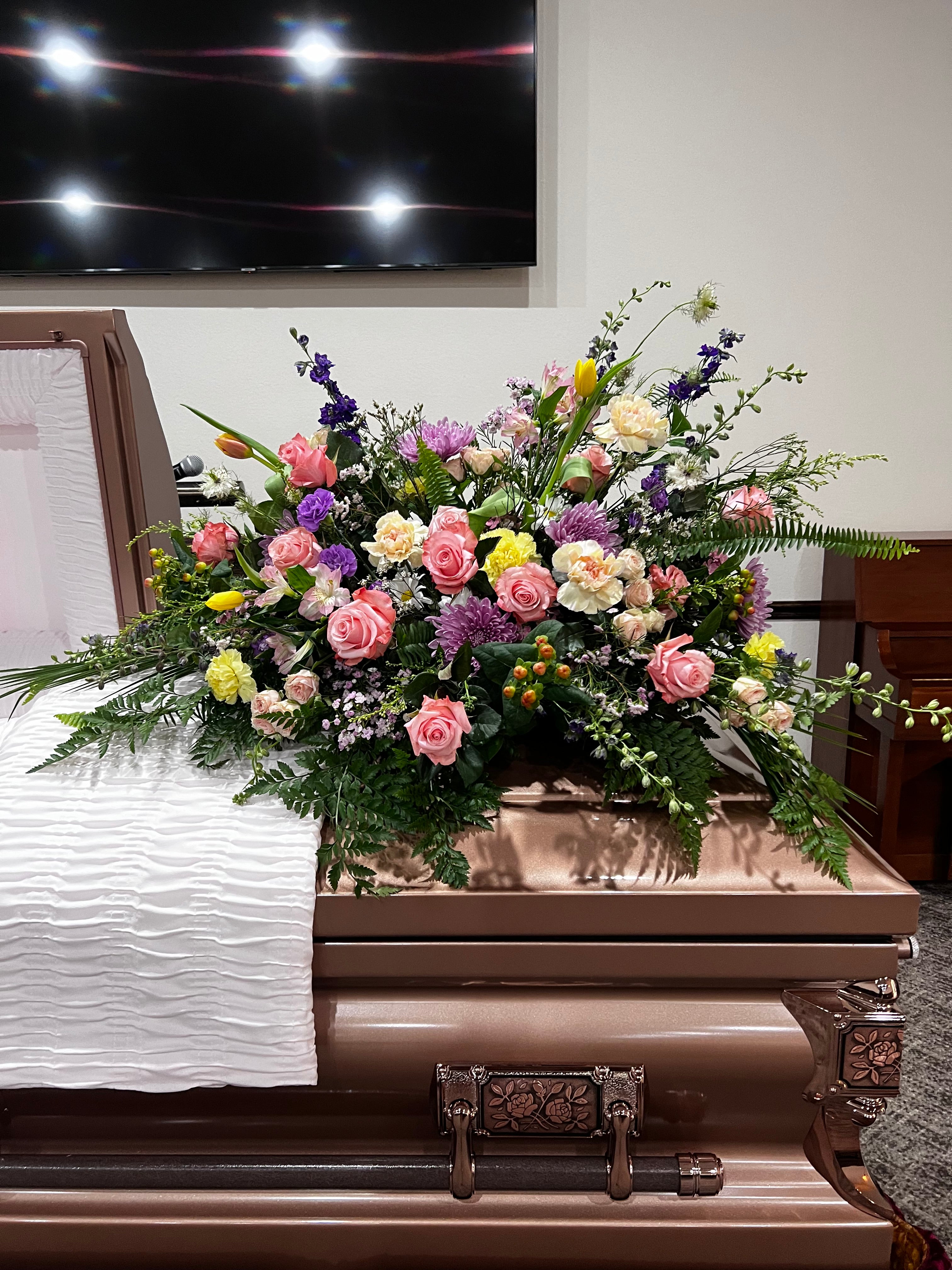 How to Honor a Loved One with Flowers: A Guide to Meaningful Memorial ...